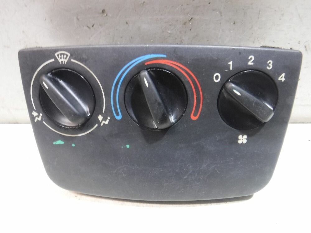 Блок управления отопителем Ford Fiesta IV 96FP19A522DA