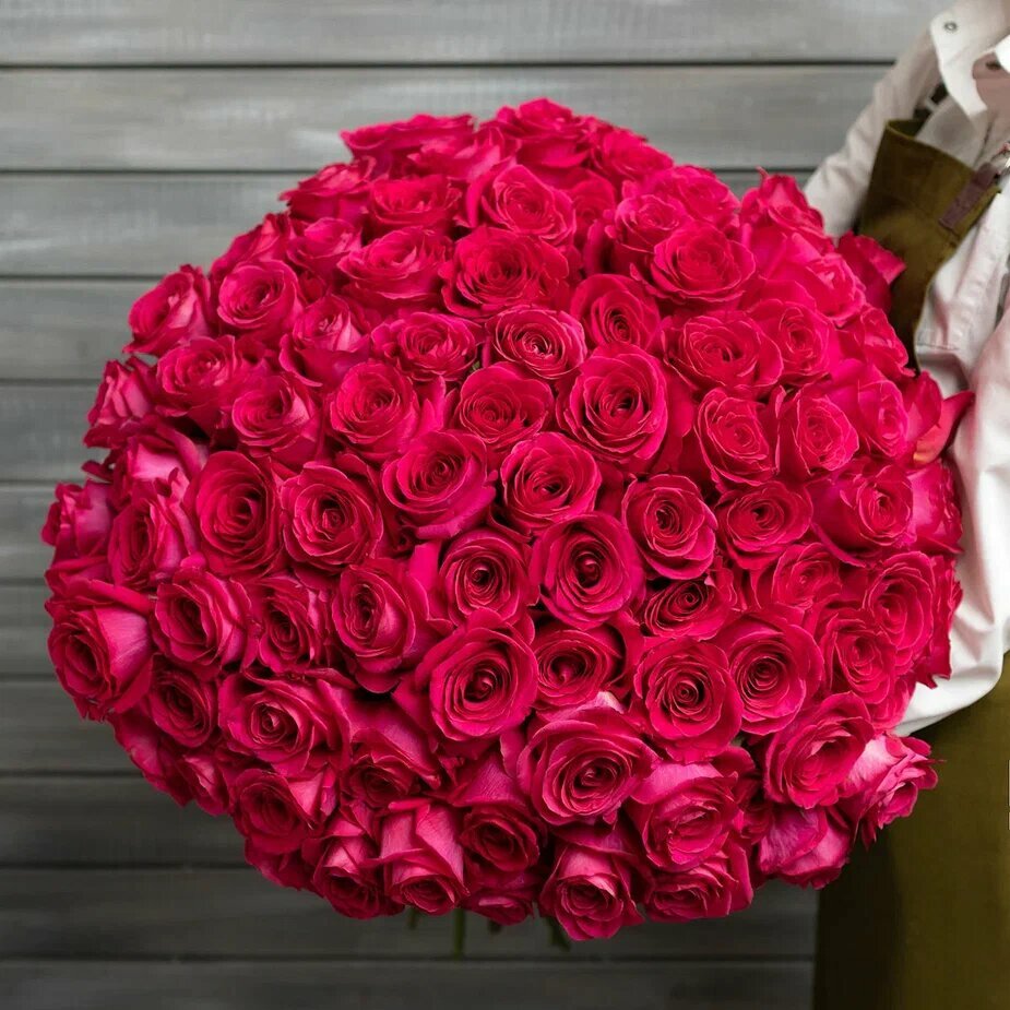 Букет Букет Маркет "Малиновая роза", 101 цветок, Эквадор, 50см