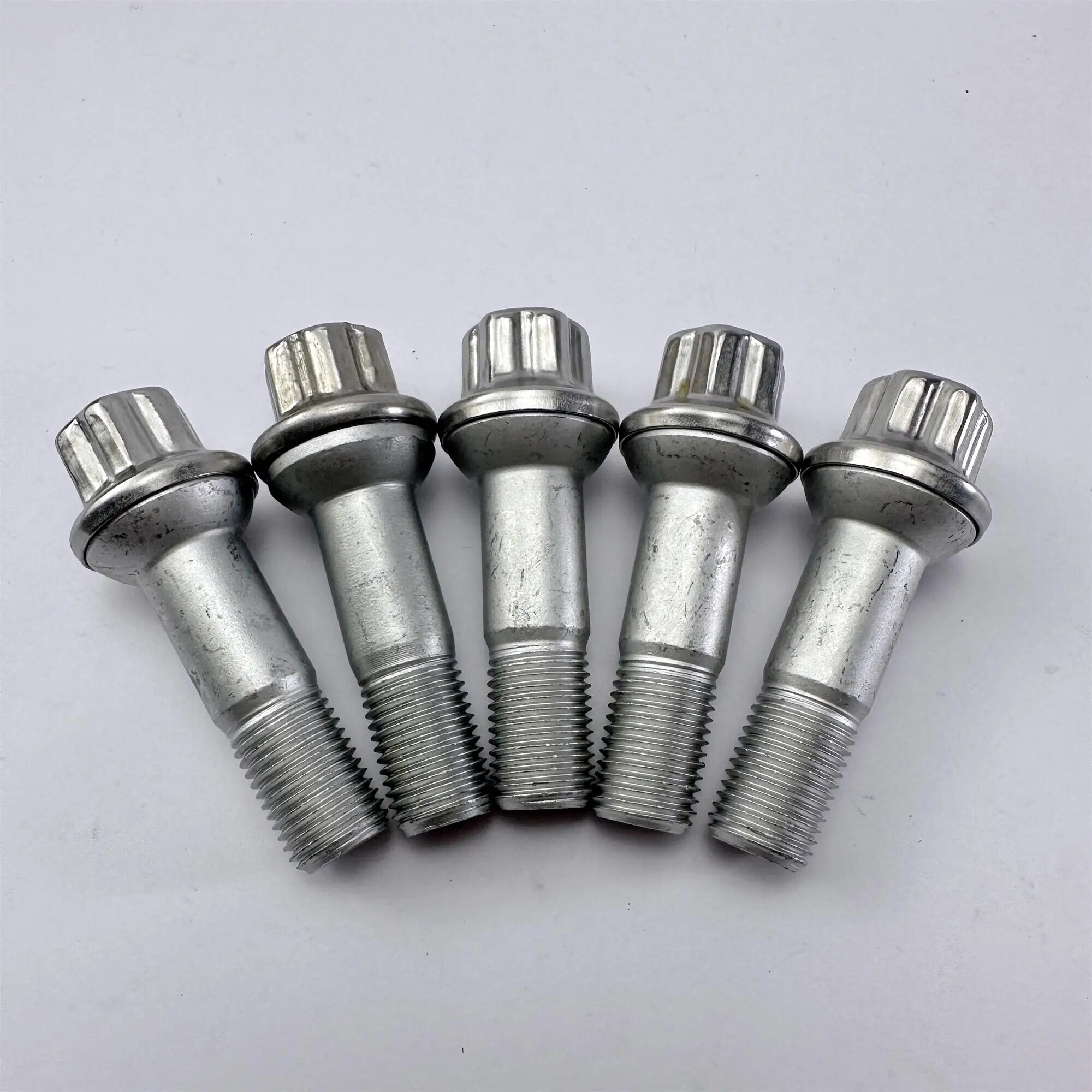 Болты колесные Mercedes-Benz 0009905407, 5 шт.