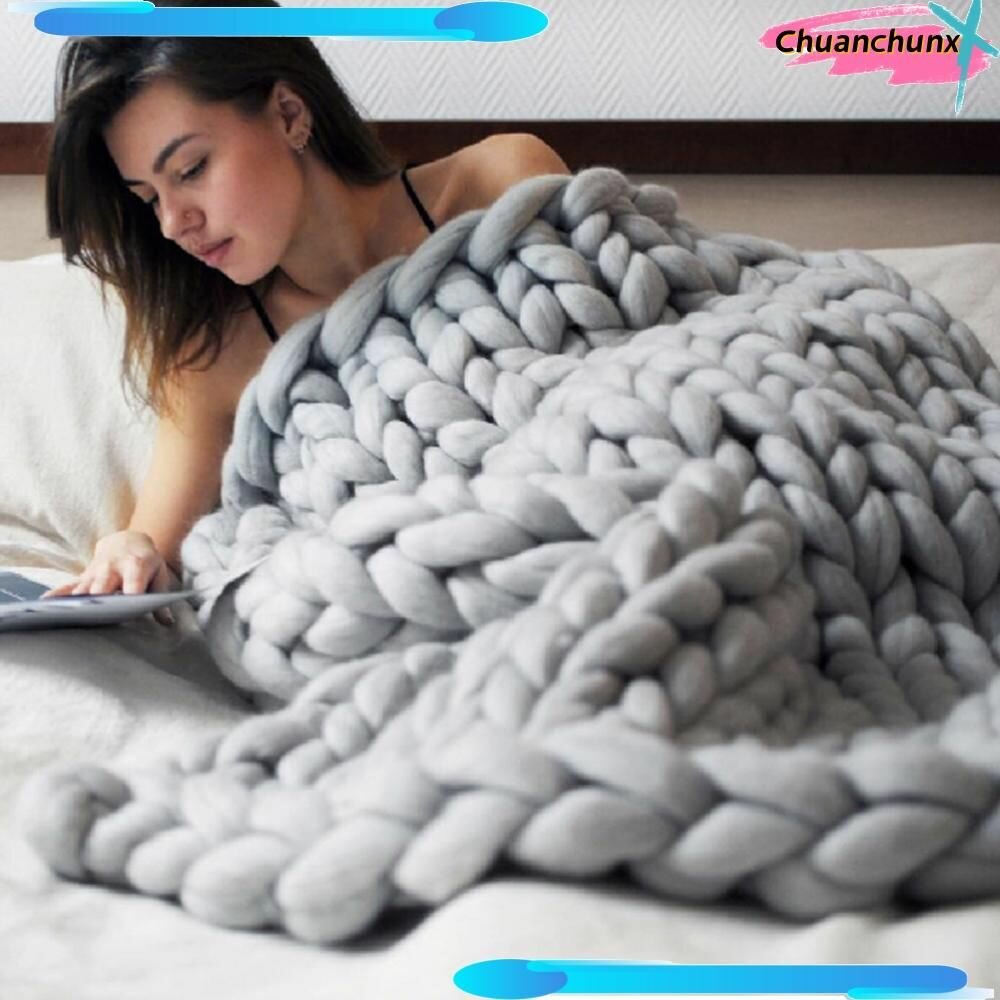 Уютное вязаное одеяло крупной вязки