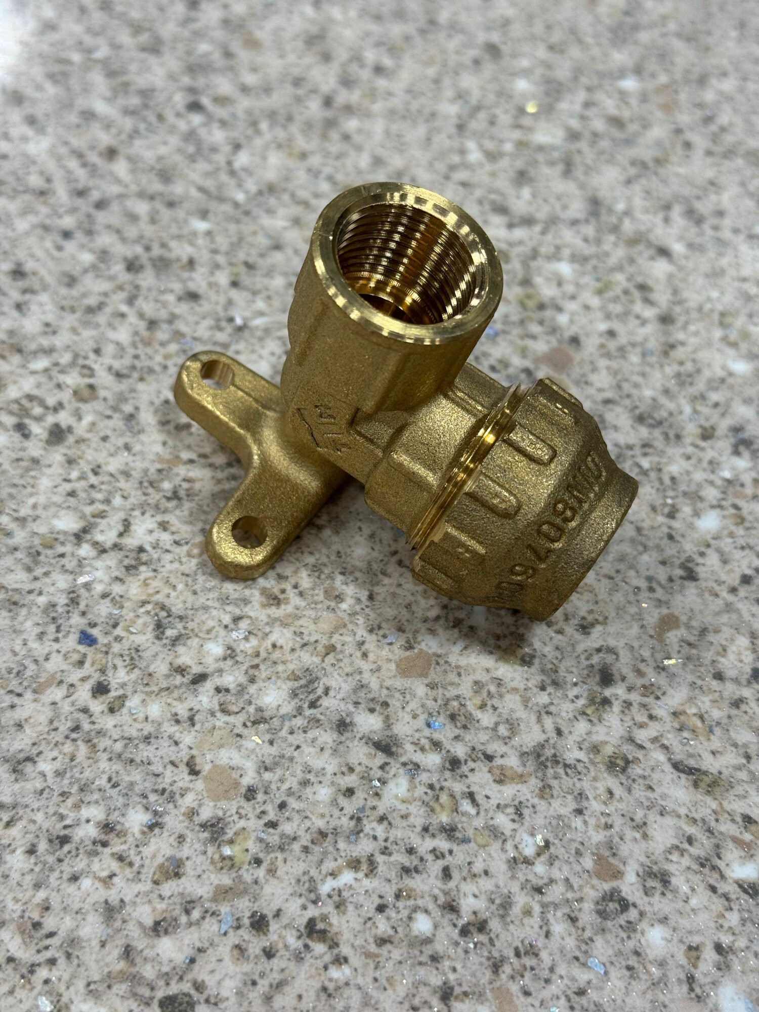 Уголок TIEMME 20х1/2" с креплением