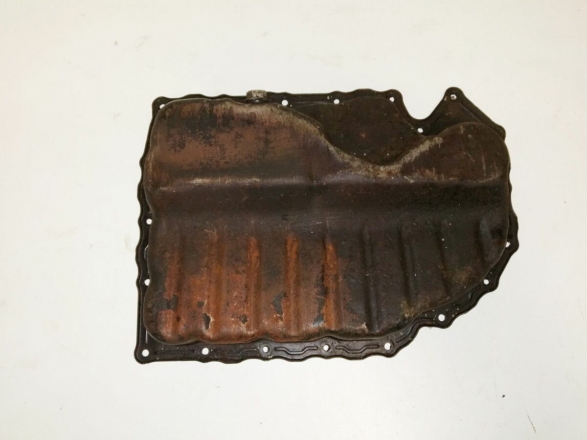 Масляный поддон двигателя CAW CCT CCZ BZB 1,8 2,0 06J103600G