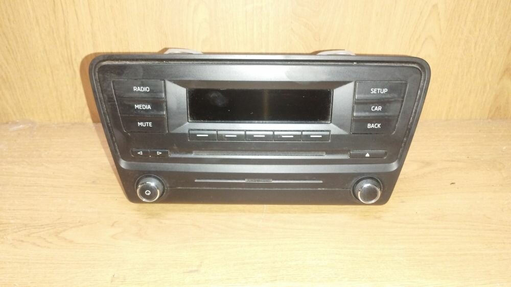 Магнитола штатная Skoda Octavia A7 5E0035887 5E0035887