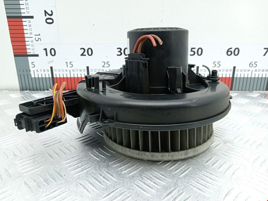 Моторчик печки (вентилятор отопителя) Skoda Fabia 2 (5J) 6Q1820015H арт. 1817087