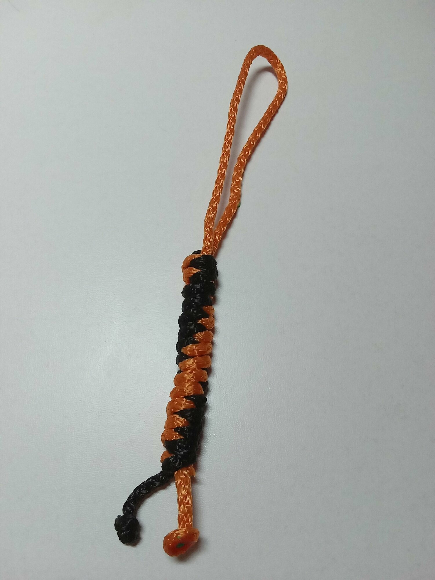 Темляк Pine Art "Виток", двухцветный, черный/оранжевый, для активного отдыха