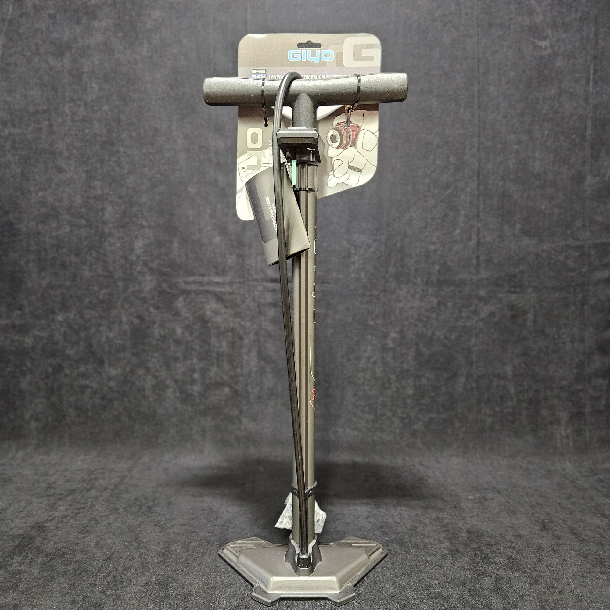 Насос напольный GIYO GF-64D, с высокоточным цифровым манометром, корпус из стального сплава, 180 psi, серый