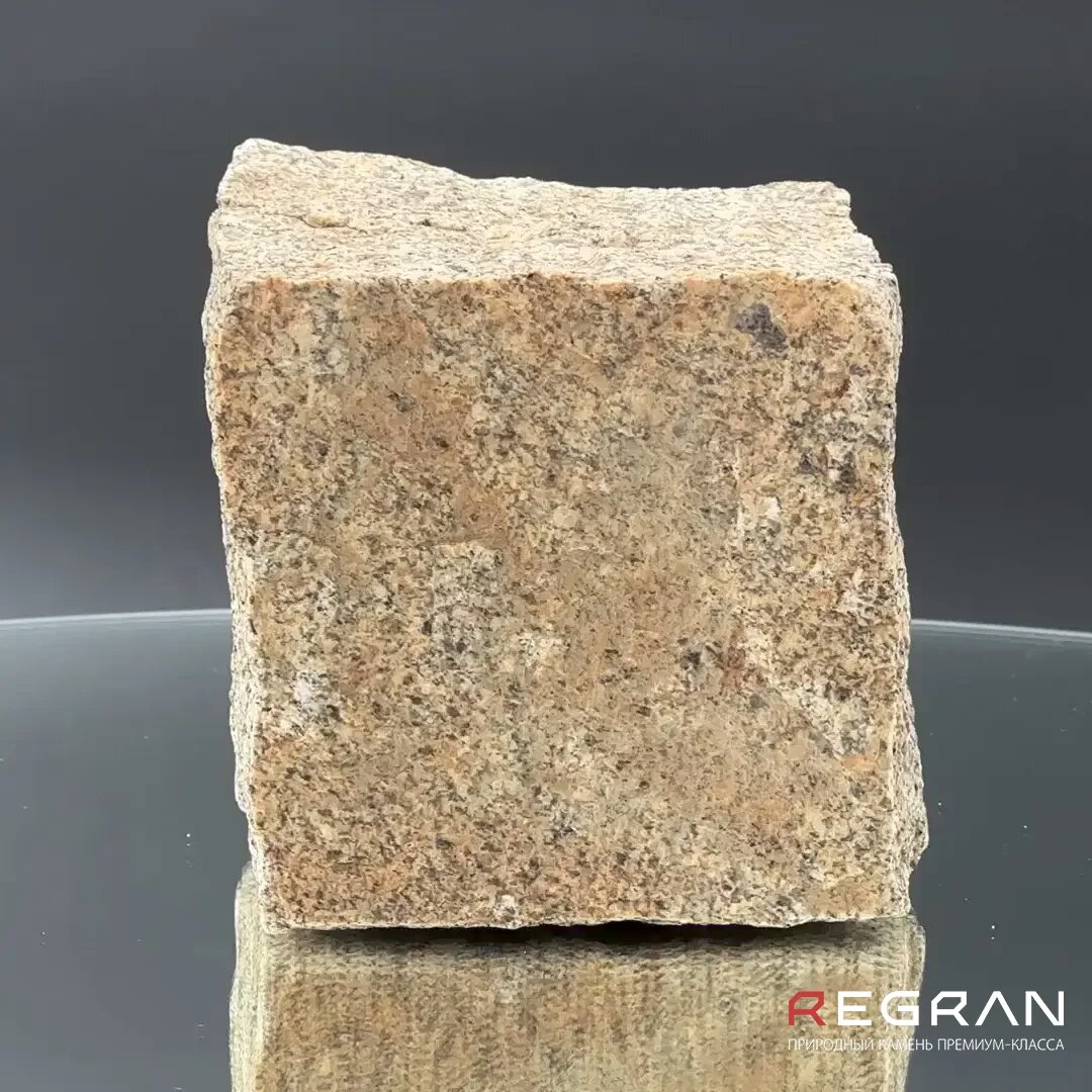 Брусчатка гранитная колотая режевская "Курочка Ряба" 100х100х80-100 (10 м²)