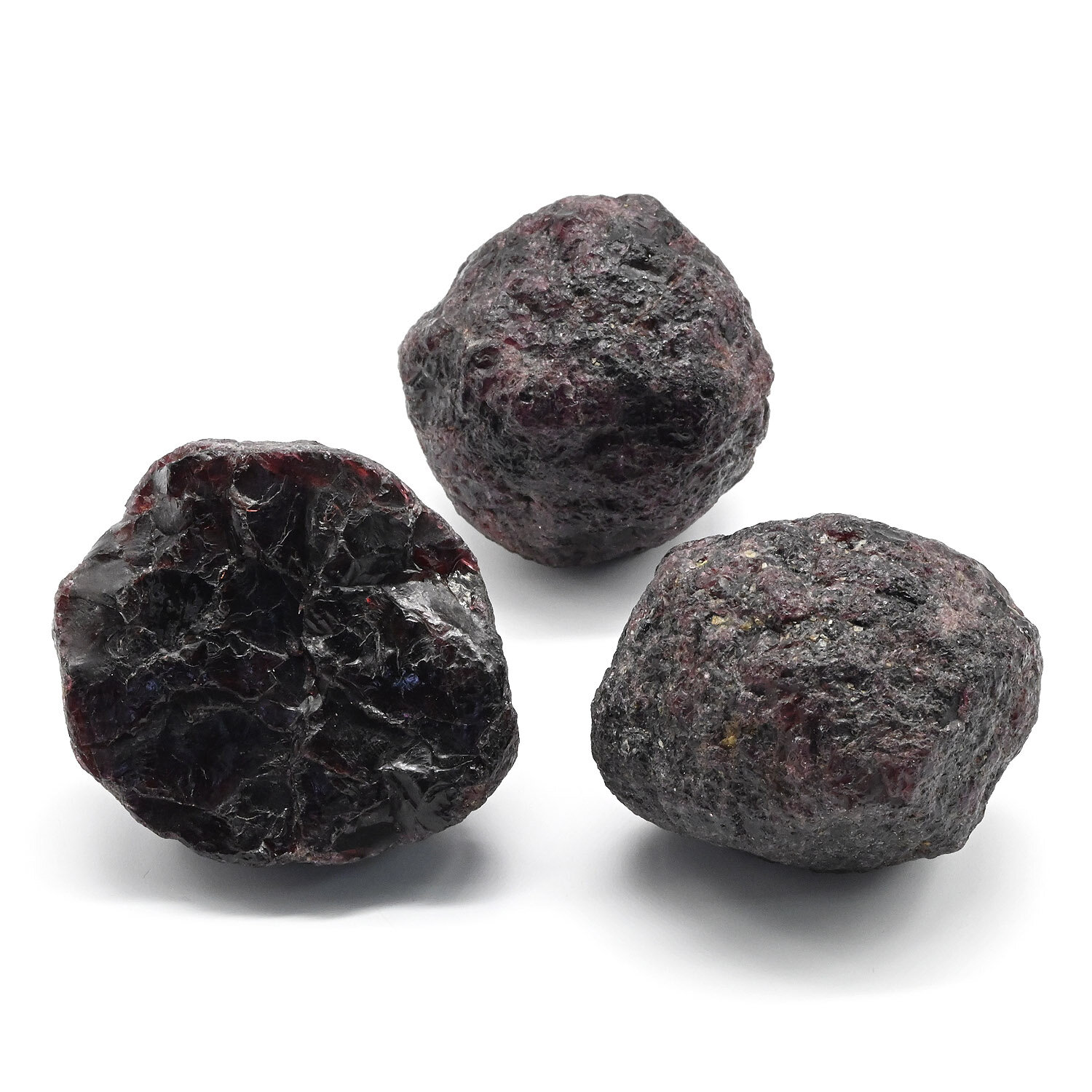 Камень гранат 47*43*41мм, 165*195г 1шт .