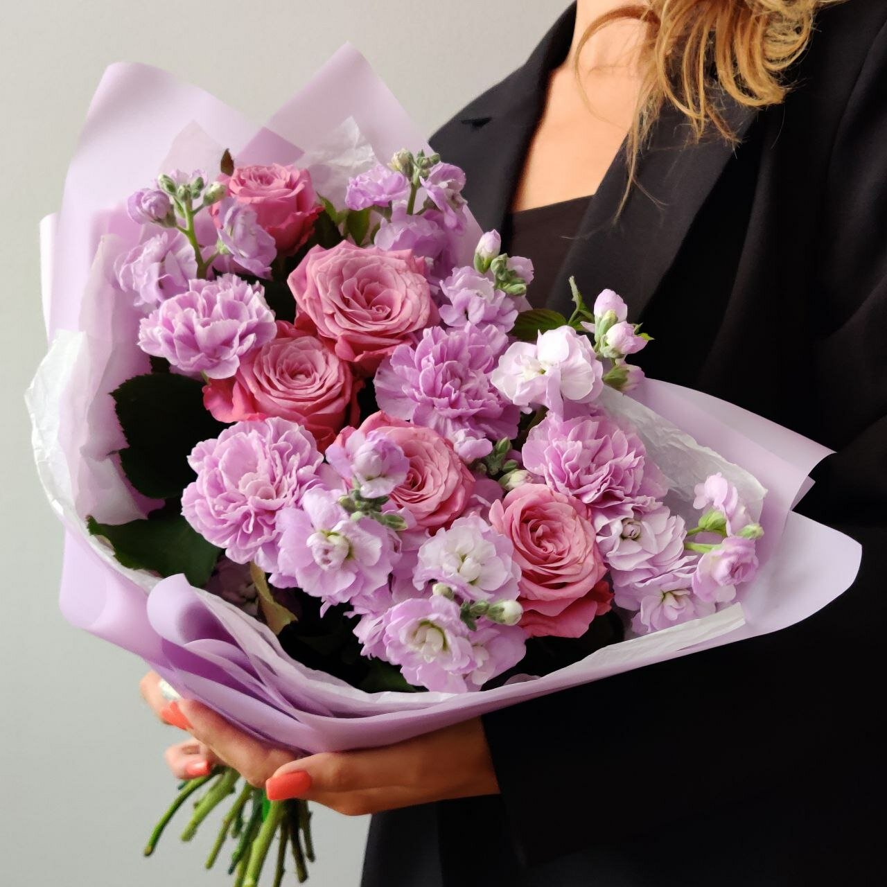 Фиолетовый букет, 13 цветов, высота 50см, упаковка и лента в комплекте