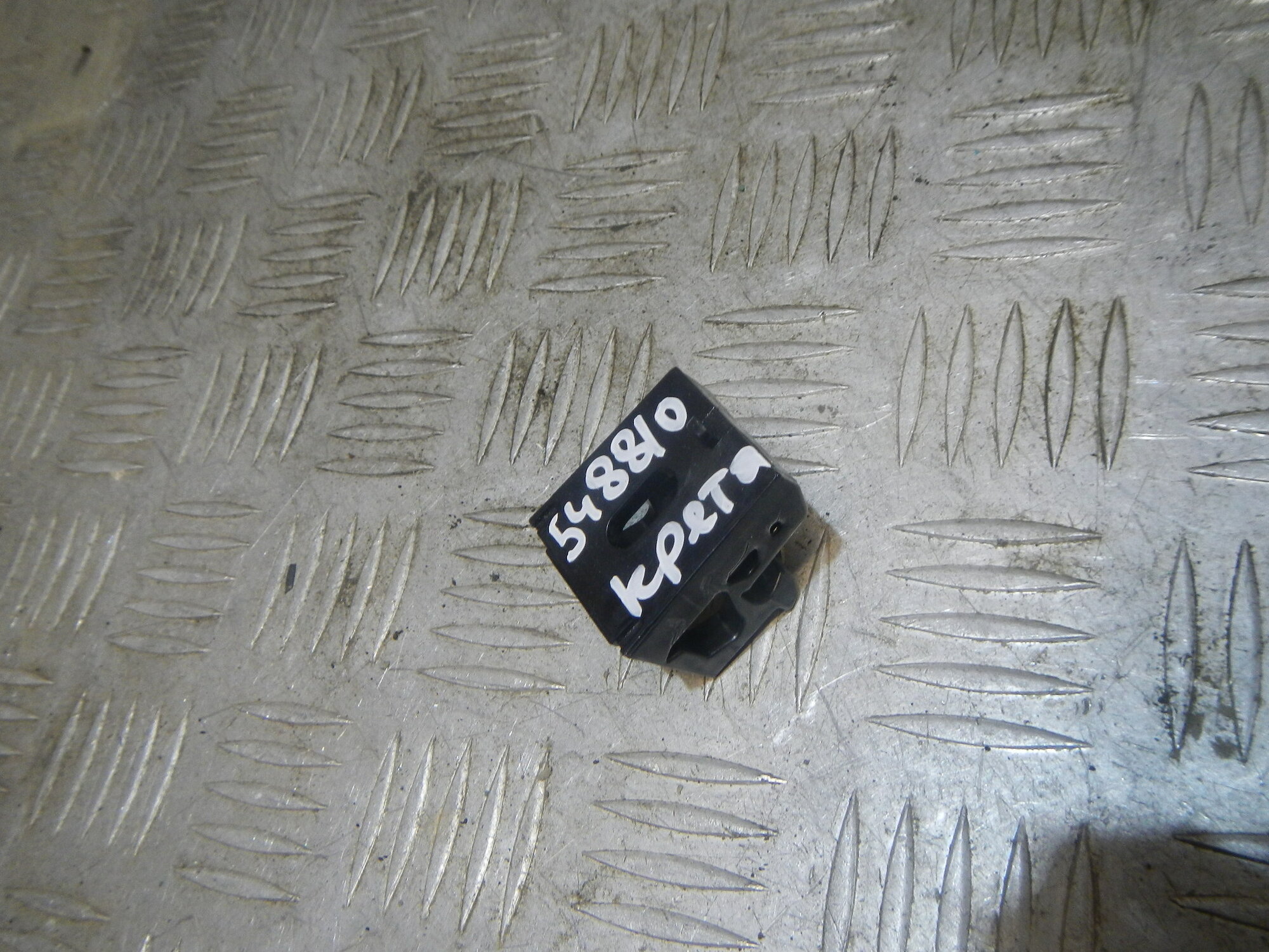 Б/У Крепеж (сопут.товар), Hyundai (Хендэ)-CRETA (16-21) HYUNDAI CRETA (16-21) фары Новый. 548810 Hyundai-KIA арт. 64172A4000