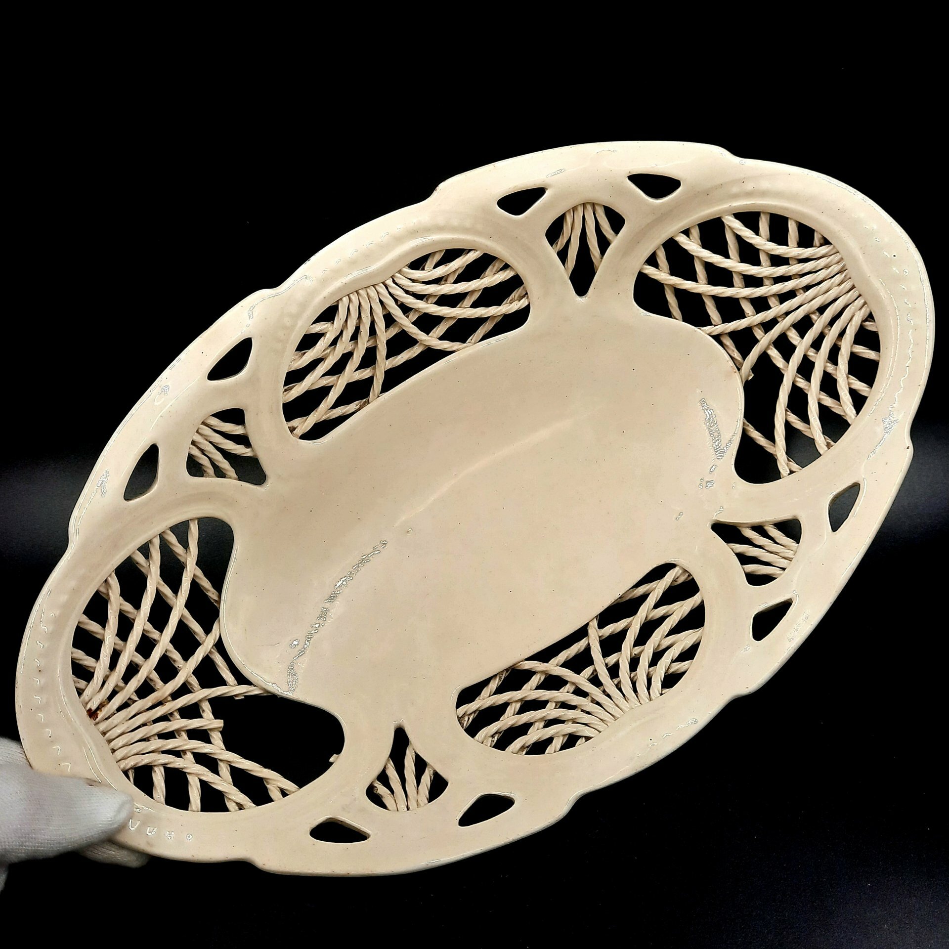 Сухарница с плетеными вставками, фаянс, Россия, 1900-1940 гг.