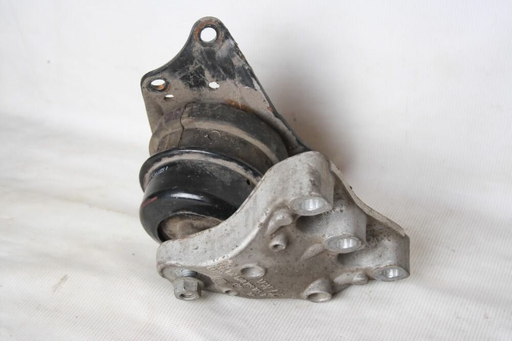 Опора двигателя правая Volkswagen Polo 5