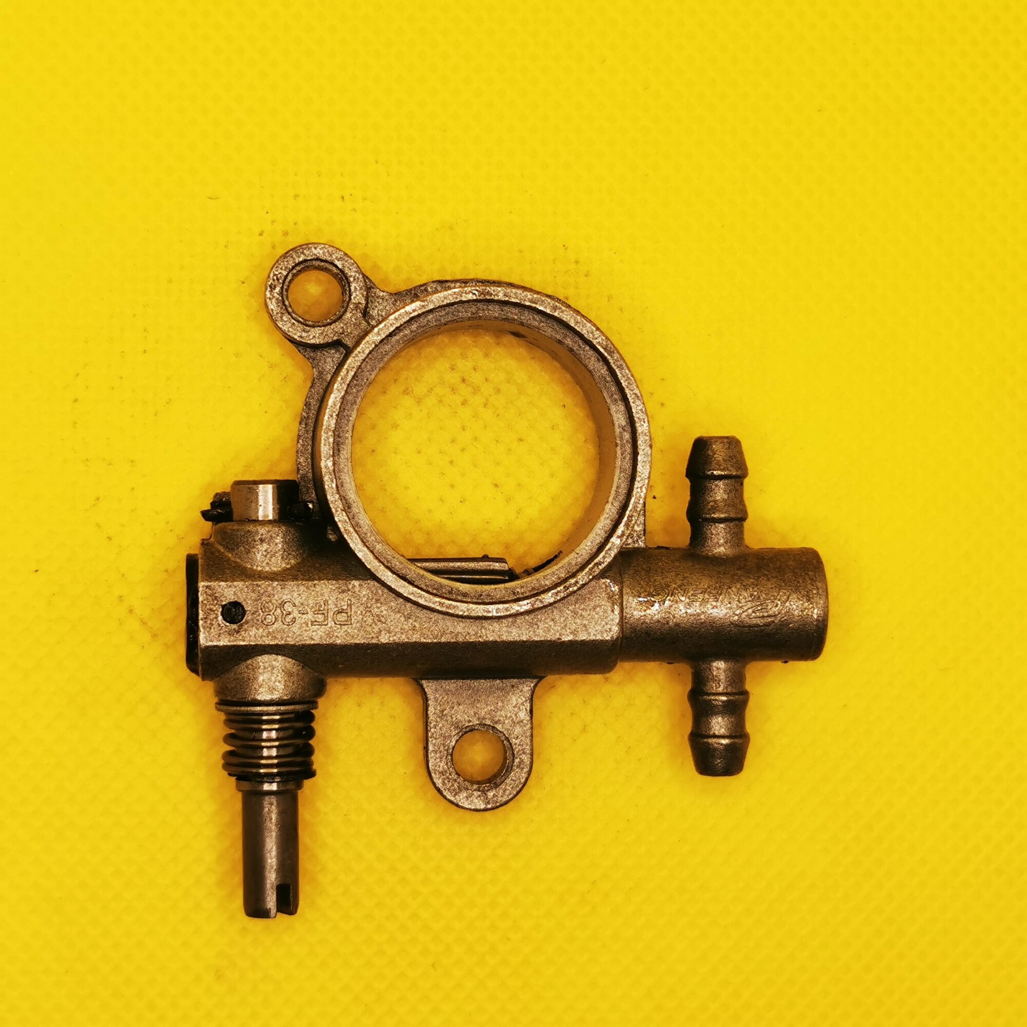 Маслонасос для бензопил 3800 (Champion 137/142/125T/237/241) (IGP) 1800004