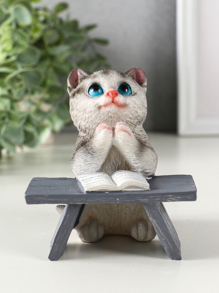 Фигурка полистоун «Котик с книгой за партой», серый, 9×8.5×9.5 см