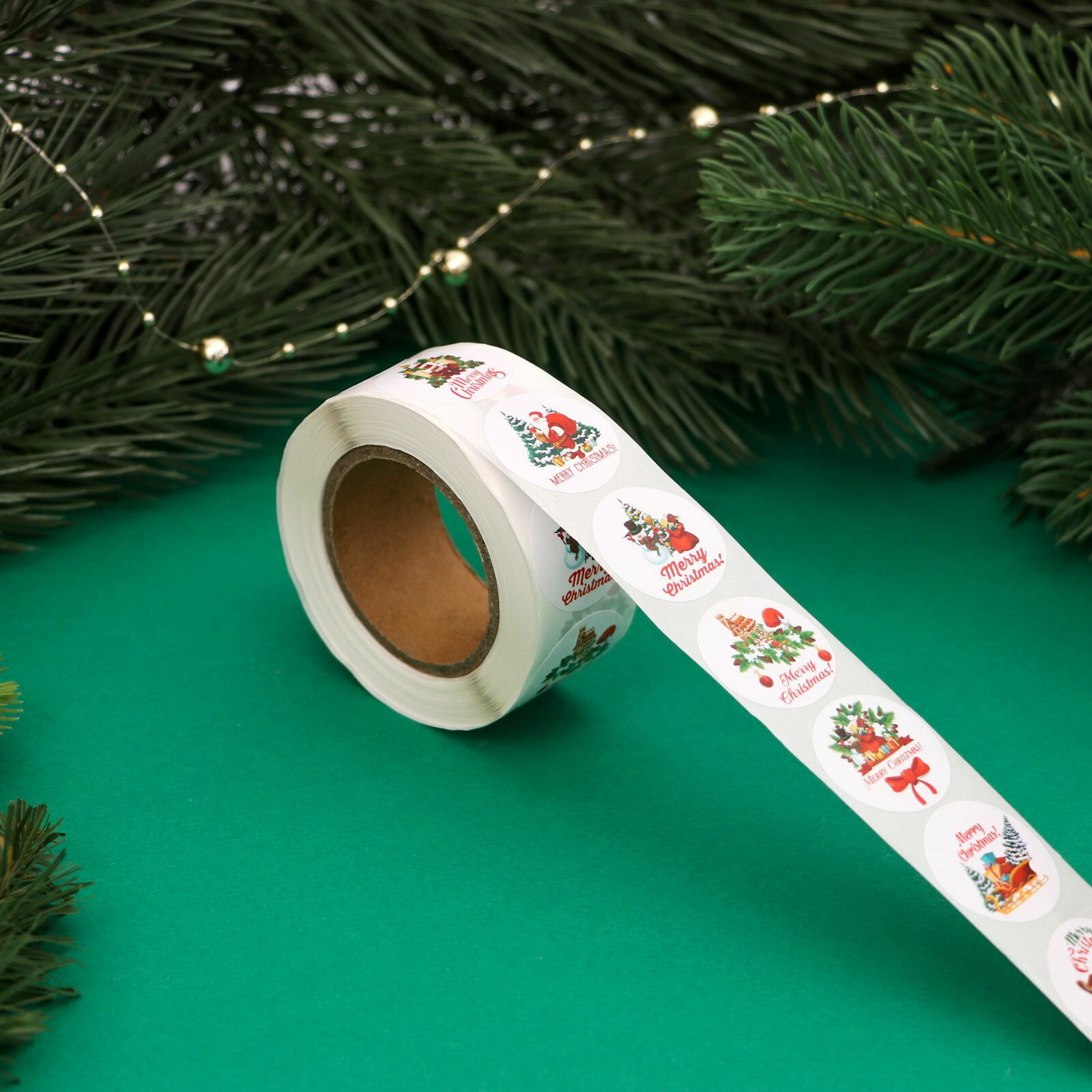 Наклейки новогодние в рулоне "Много подарков", 500 шт, 2.5x2.5 см