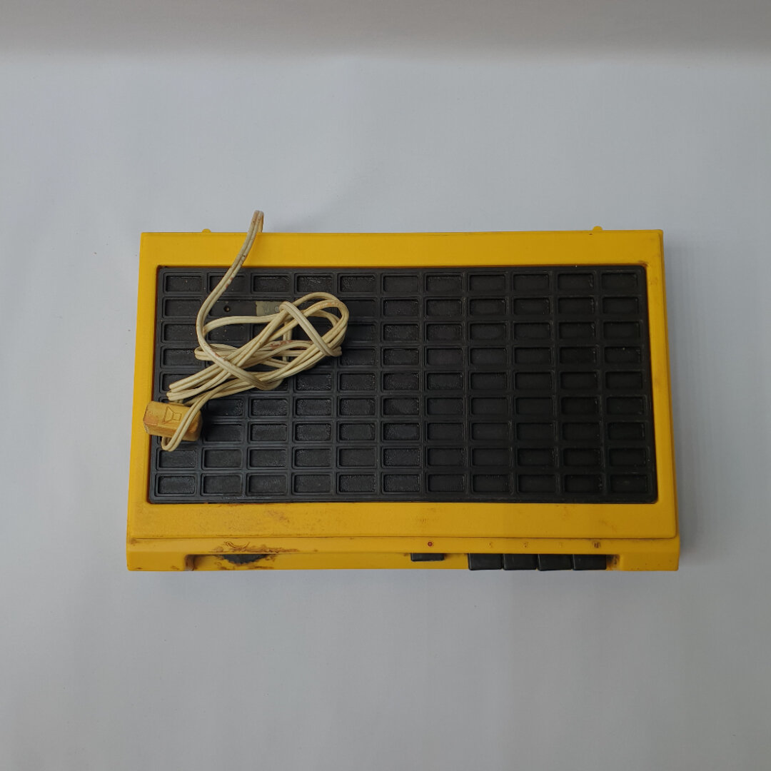 Приёмник трёхпрограммный "Мещера-201", работоспособность неизвестна, винтаж СССР.