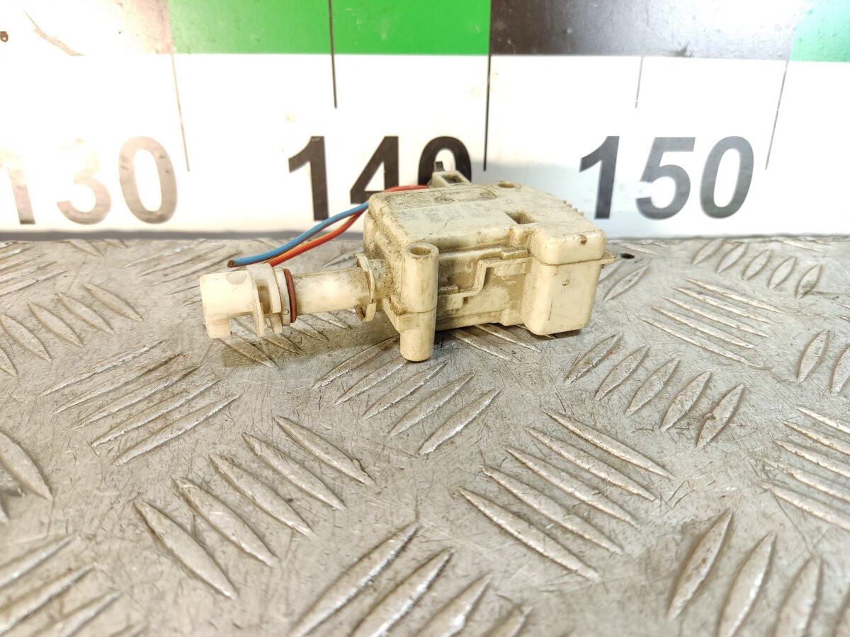 Замок лючка бензобака SKODA Octavia 2000 2011 3B0959782