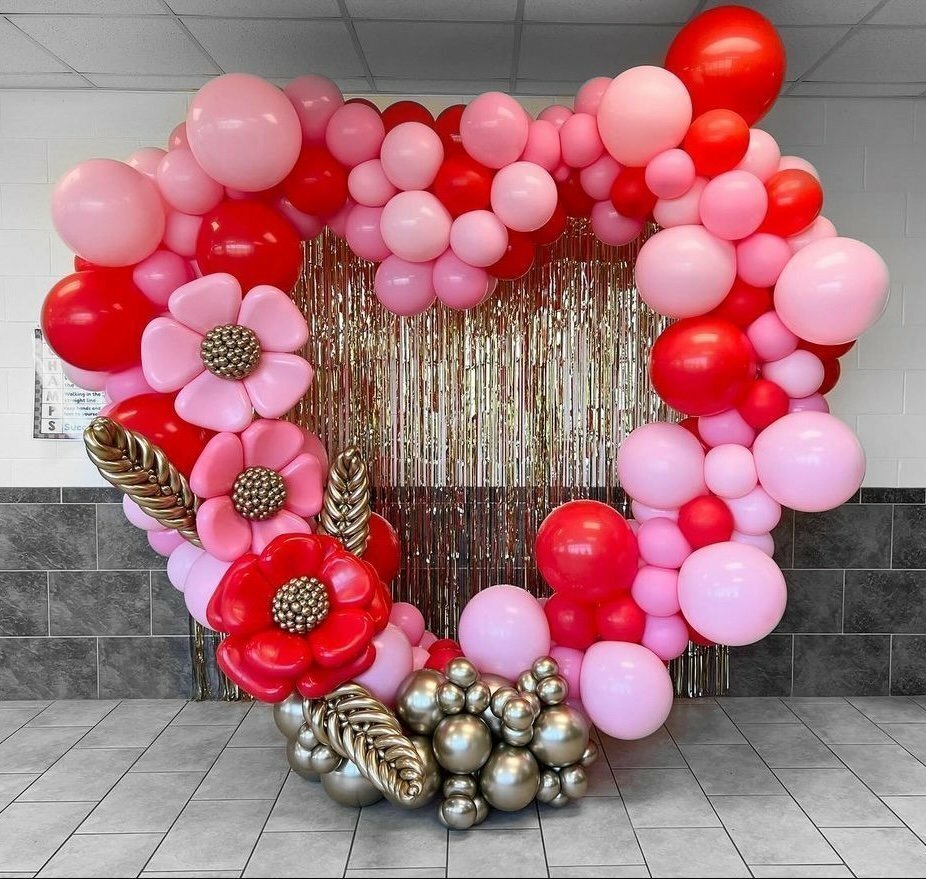 Фотозона из шаров в форме сердца "О чувствах"