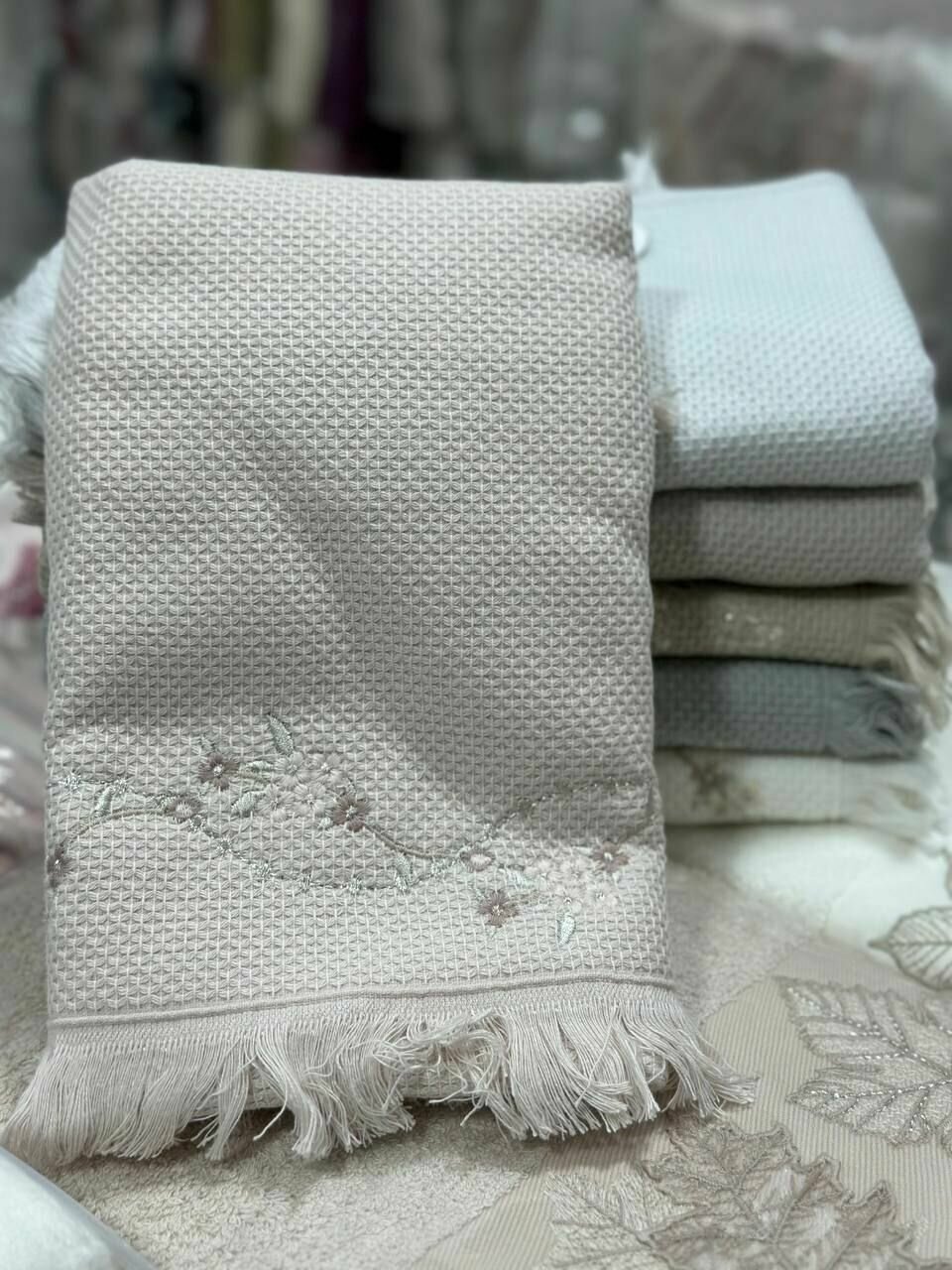 Полотенце банное с вышивкой Pupilla Bernini