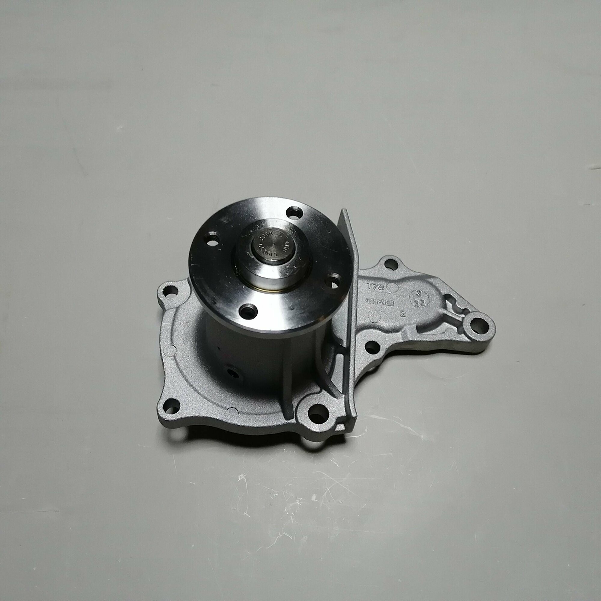 Насос водяной GMB Geely MK рестайлинг (2009+) [1.5 16V 5MT седан]