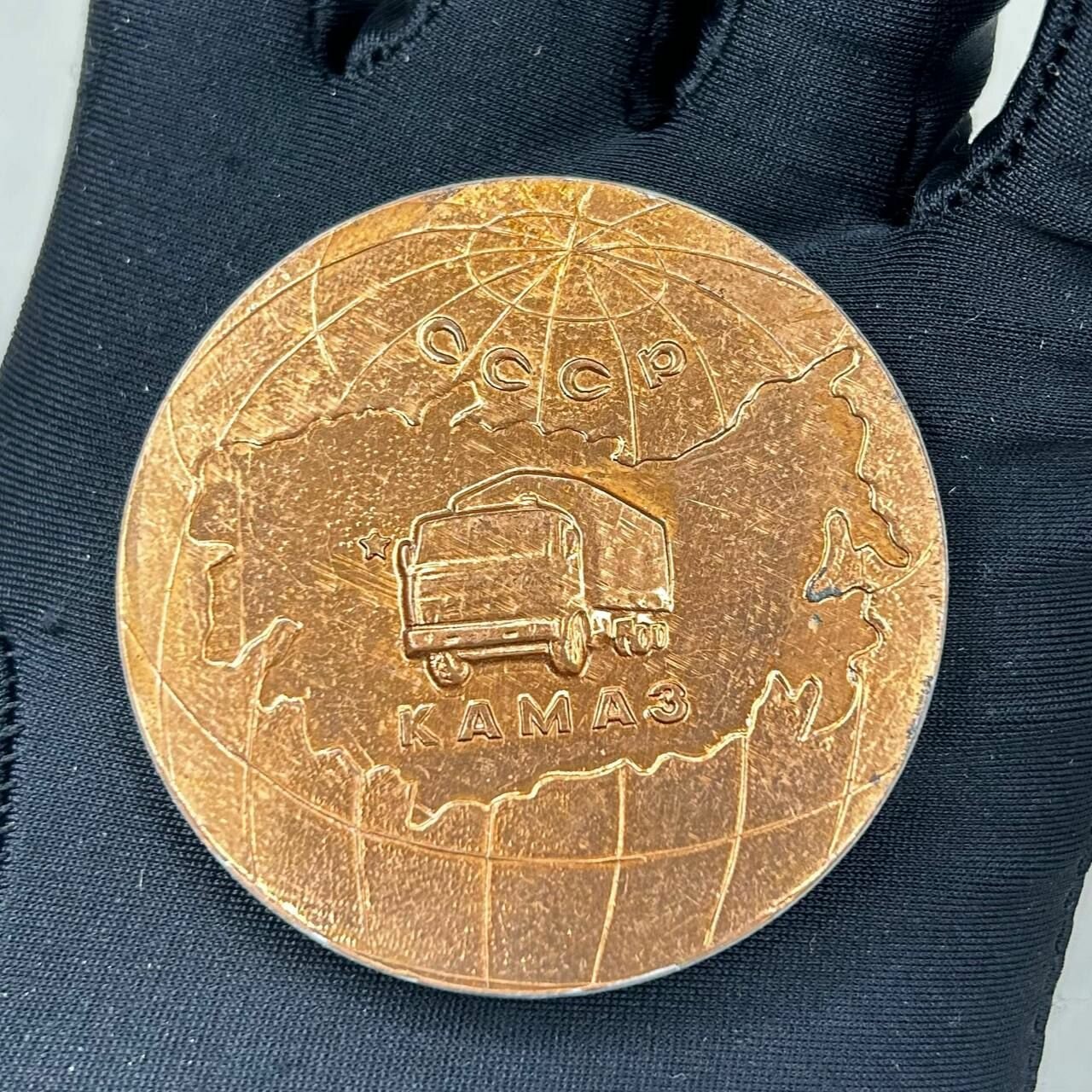 Настольная Медаль "Камаз - СССР на карте Глобуса" г. Брежнев! Редкость!