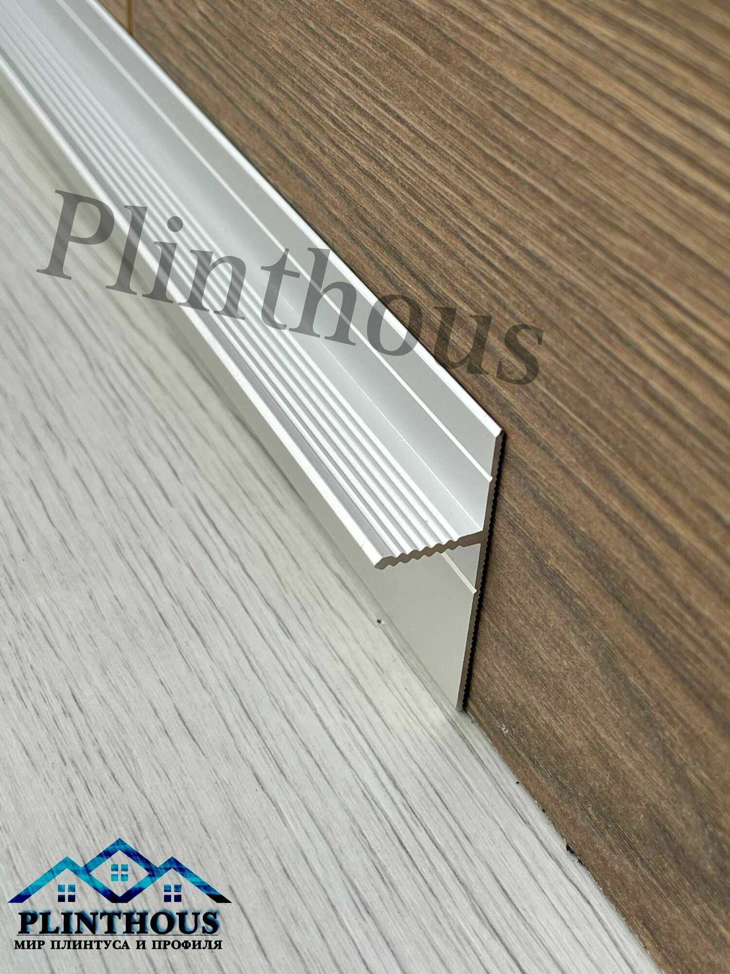 Теневой плинтус с подсветкой скрытого монтажа для пола ПО-146 - высота 44мм, ширина 14мм, длина 2700мм - цвет Серебро матовое