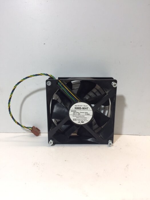 Вентилятор 90x90x25 DC 12V 0.56A NMB 3610RL-04W-S66 3700об/мин 4 Pin