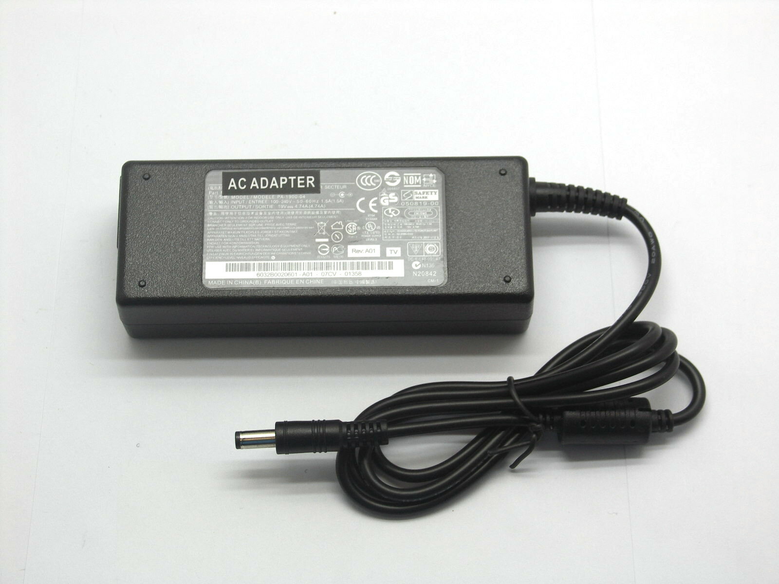 Блок питания для Toshiba 19V/4,74A 90W, разъем 5.5x2.5mm, с кабелем в розетку, ADP-TO-14