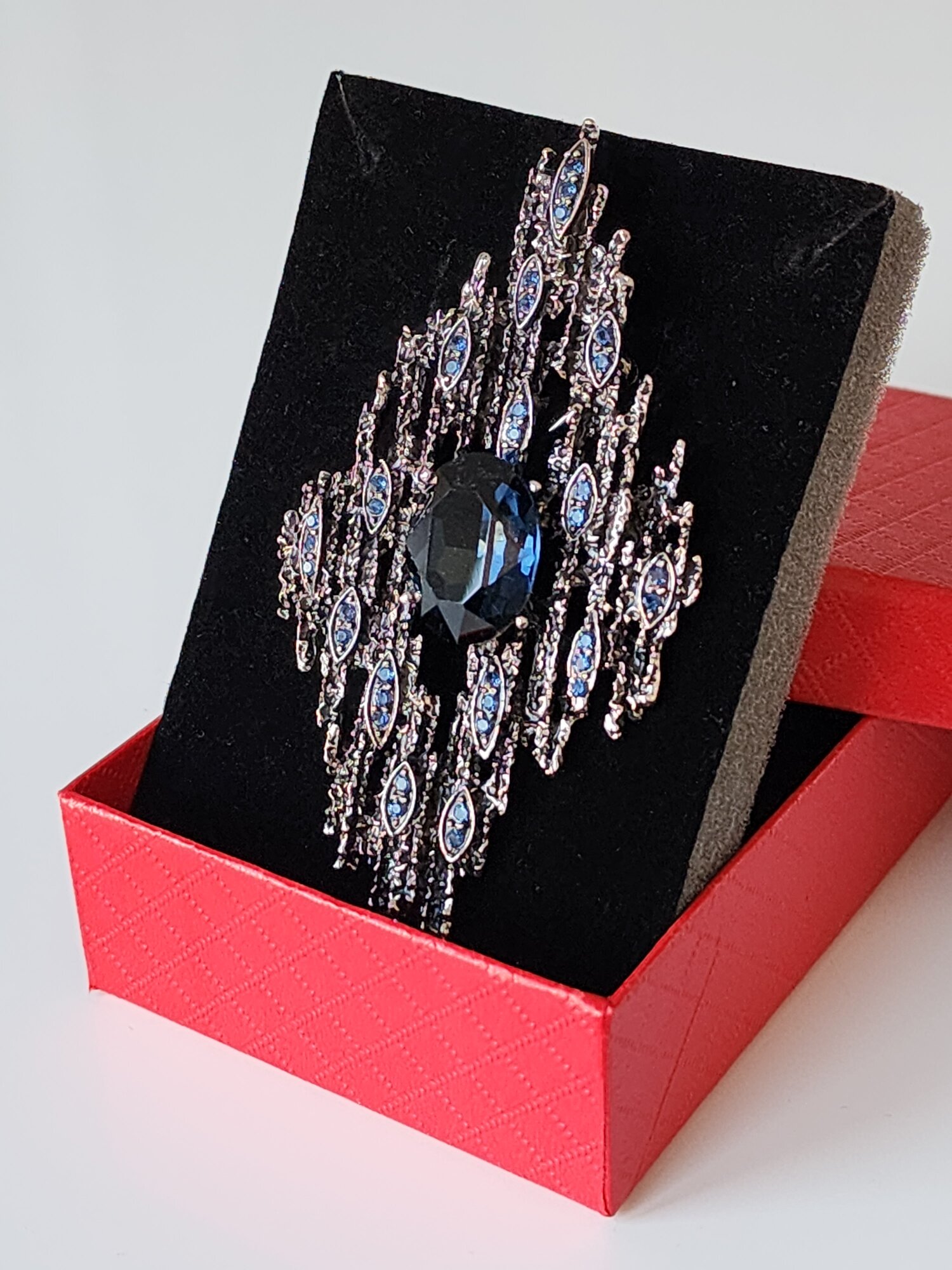 Брошь, стекло