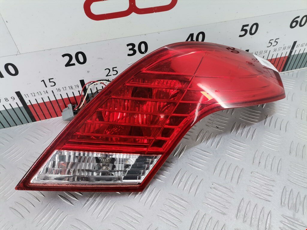 Фонарь крышки багажника правый Ford Focus 2 1704953 арт. 1962430