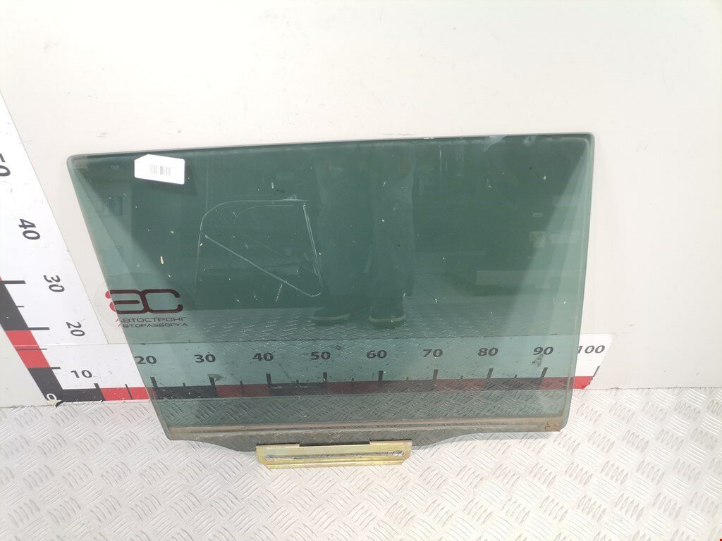 Стекло двери задней правой Mazda Premacy CB0272510A арт. 1921612