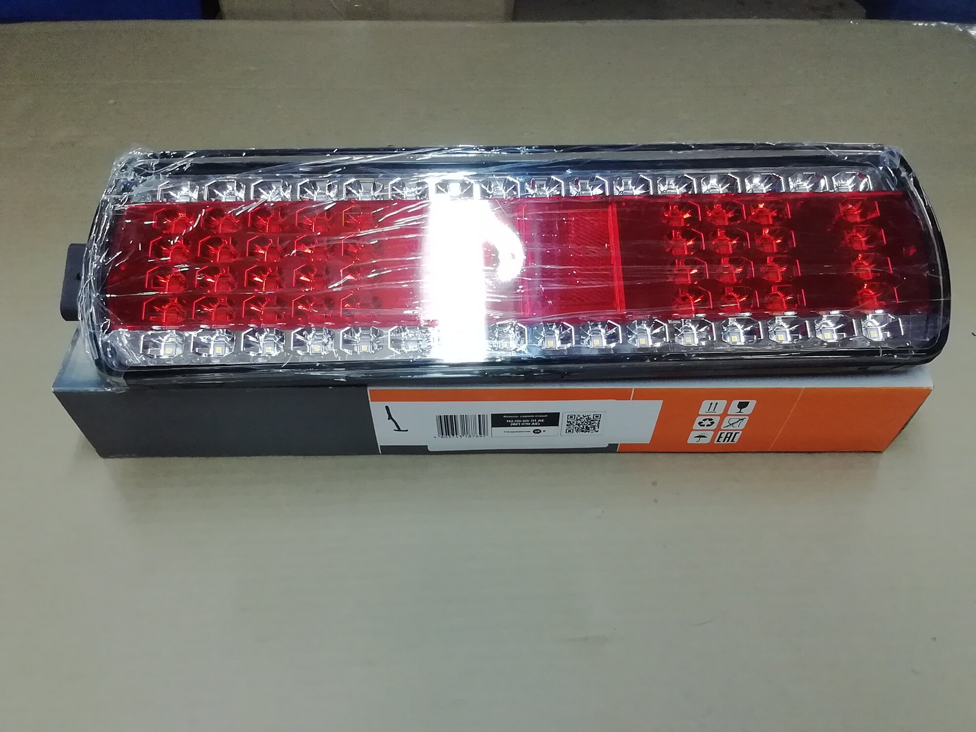 Фонарь задний левый LED КамАЗ-5490, МАЗ с боковым разъемом