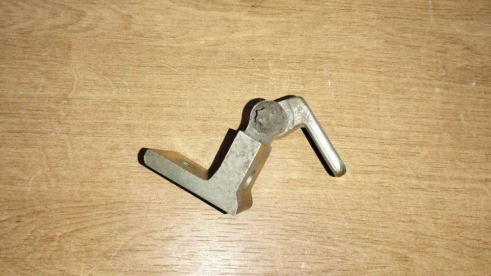 Петля двери задняя левая верхняя Opel Corsa D 13181937