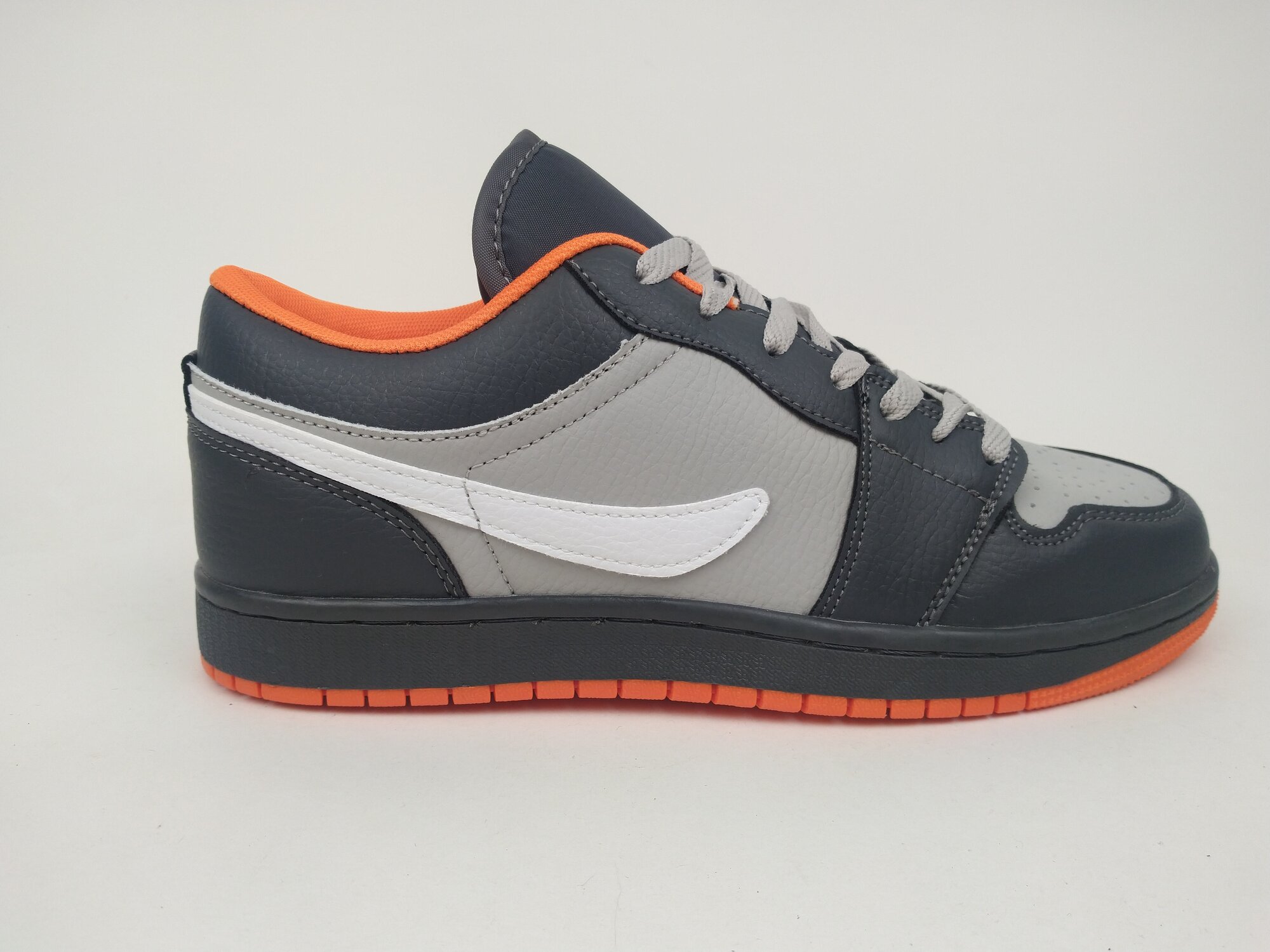 Кроссовки Базовая