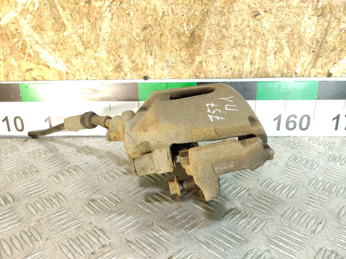Суппорт передний левый FORD Focus 2005-2008 1682876