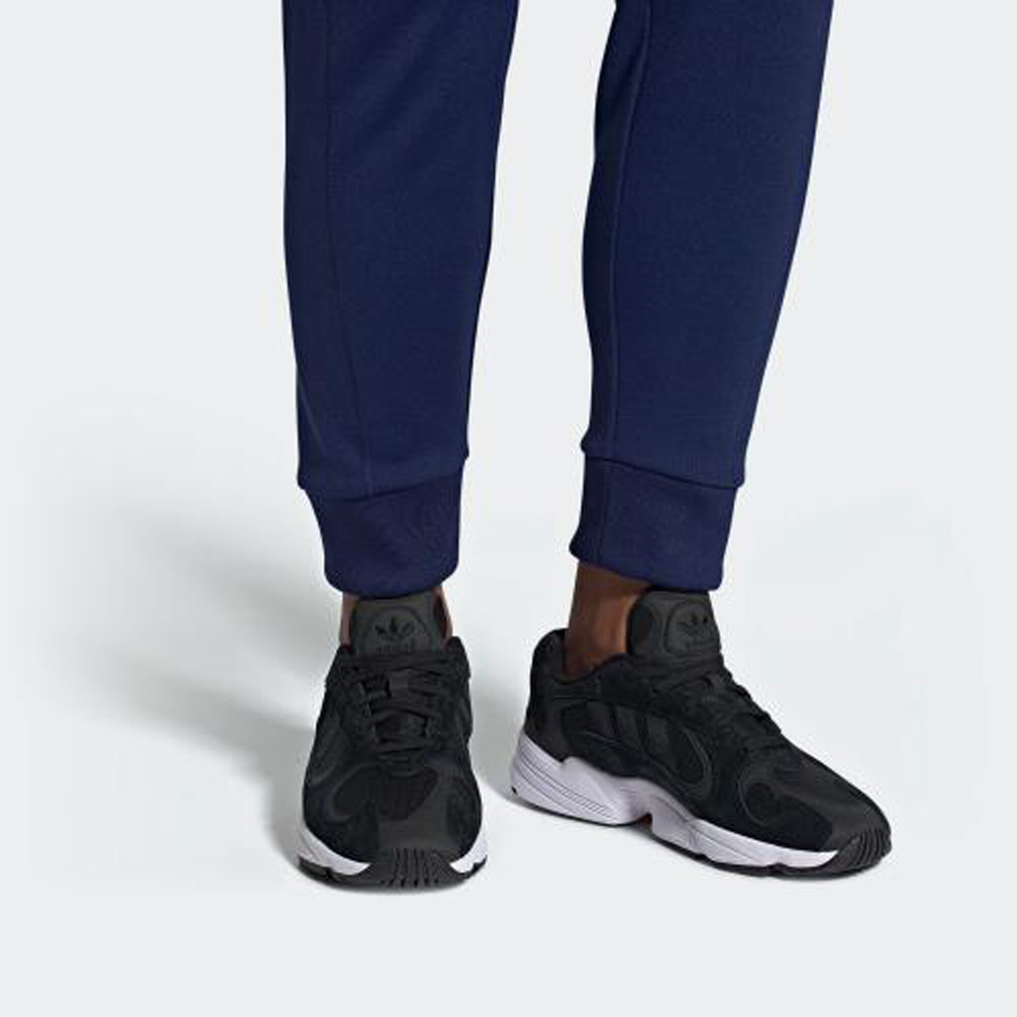 Кроссовки Yung-1