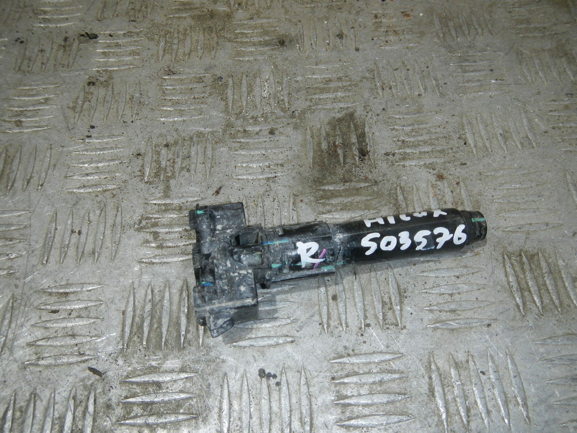 Б/У Форсунка омывателя фары, Toyota (Тойота)-HILUX PICK-UP (15-) TOYOTA HILUX PICK-UP (15-) правая сломано крепление. 503...