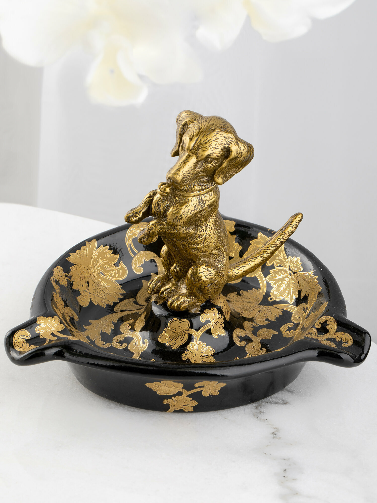 31G2569/C554/NB4199/U1 Блюдо с собачкой 13х13х11см, фарфор с бронзой, Glasar