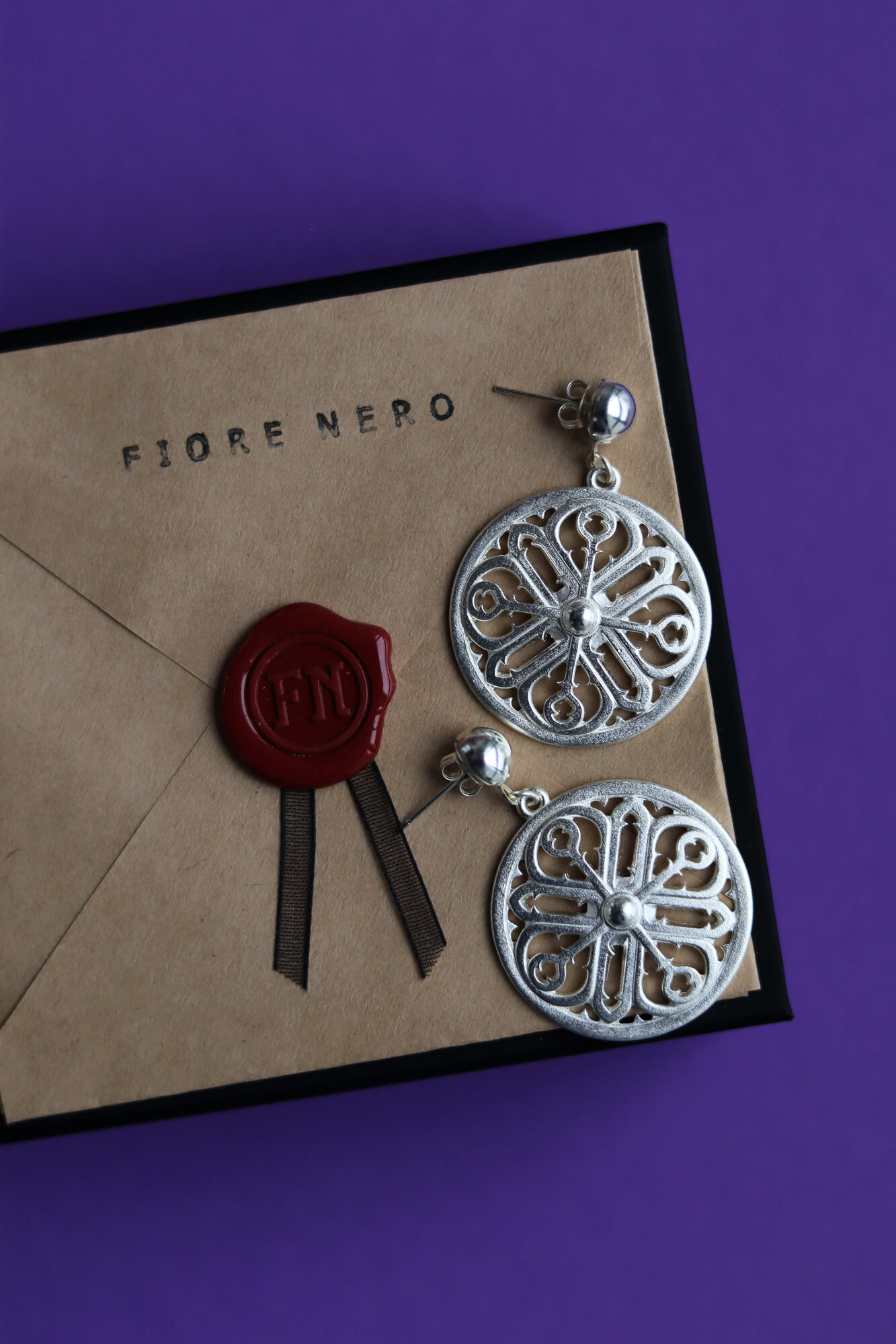 Серьги пусеты, с подвесками