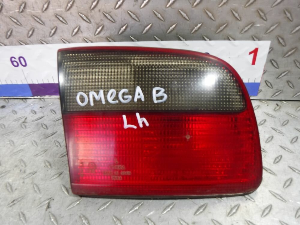 Фонарь задний внутренний левый Opel Omega B 90457751