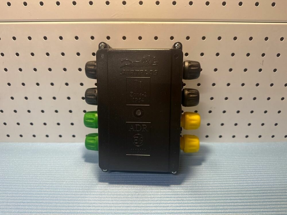 Коробка распределительная монтажная прицепа шмитц 8 портов (SCHMITZ)