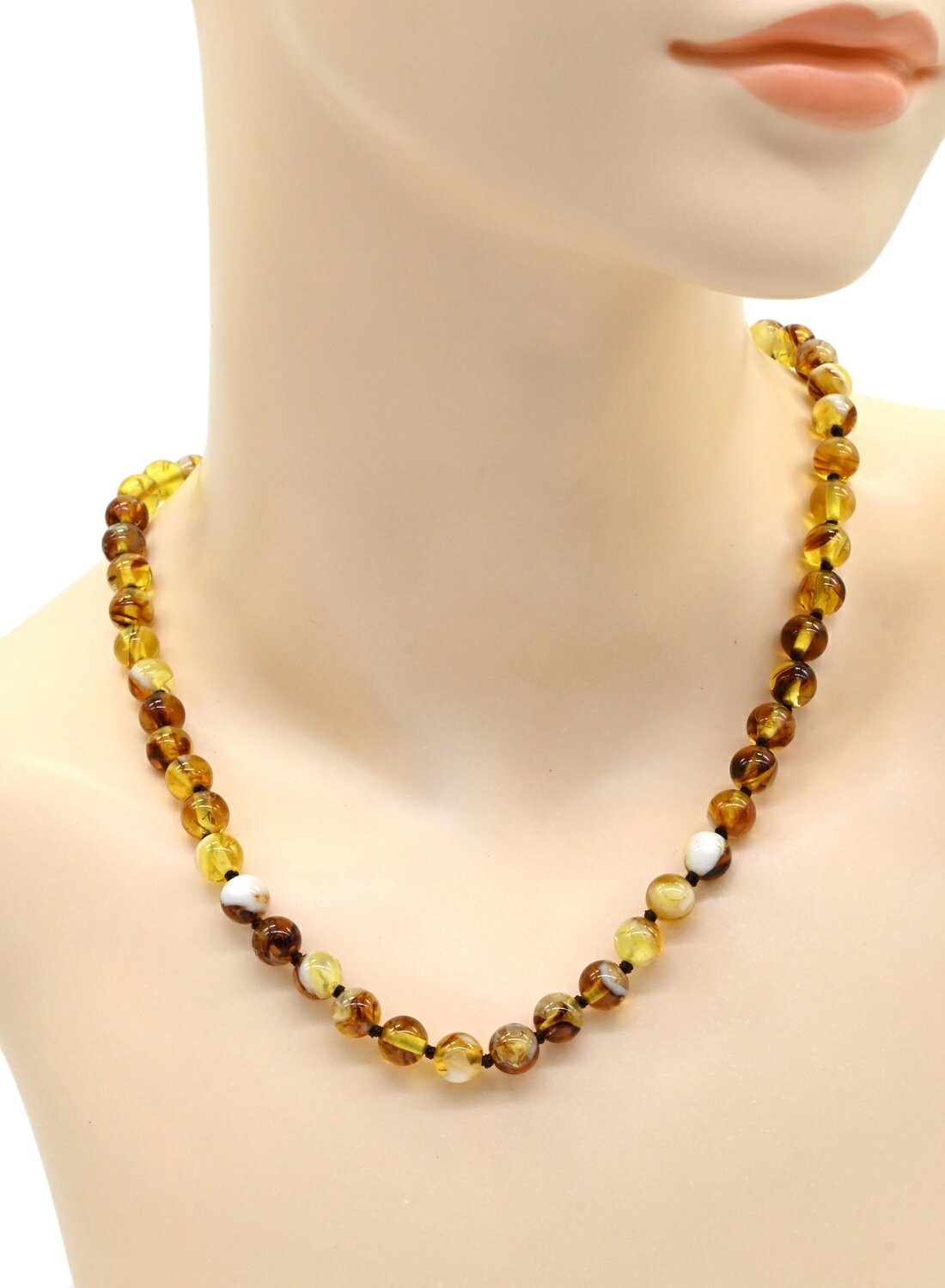 Бусы, янтарь