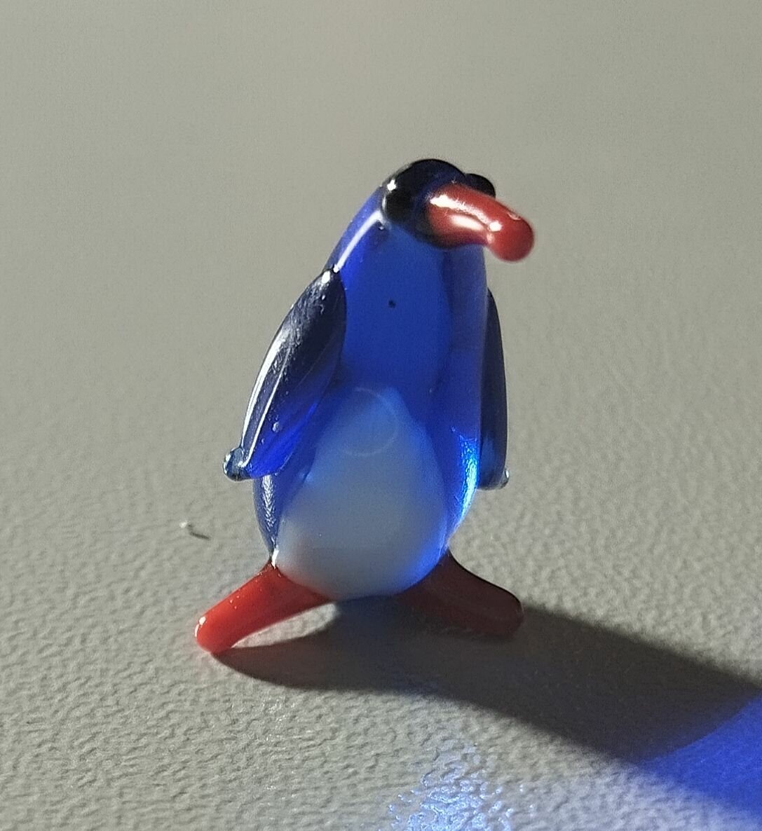 Стеклянная микро фигурка пингвин
