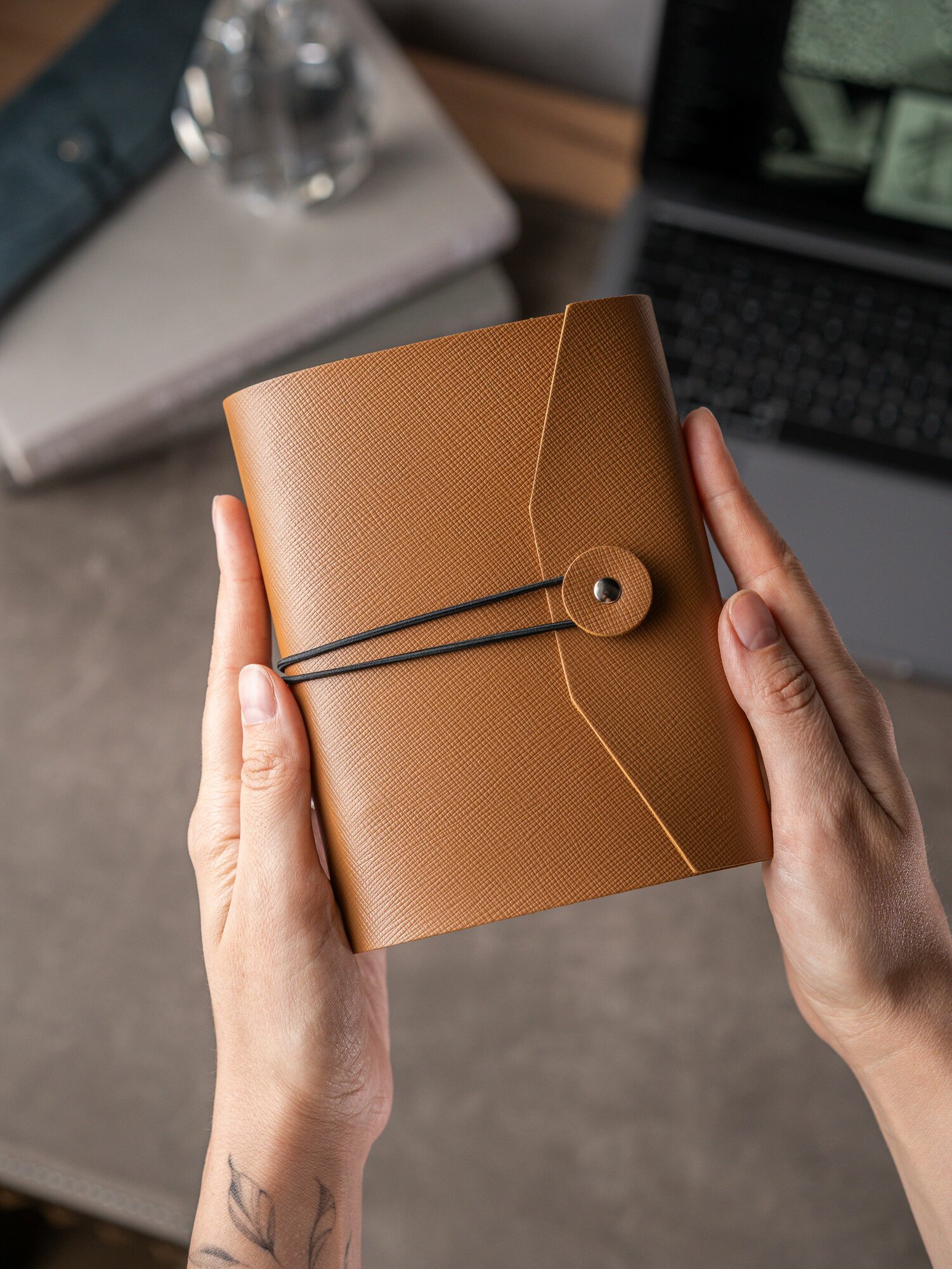 Ежедневник недатированный А6 из натуральной кожи на кольцах со сменными блоками/Карманный кожаный блокнот, 90 листов