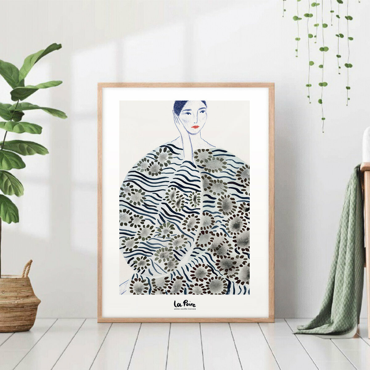 Постер "Девушка в платье с цветами" 50x70 без рамки на стену для интерьера