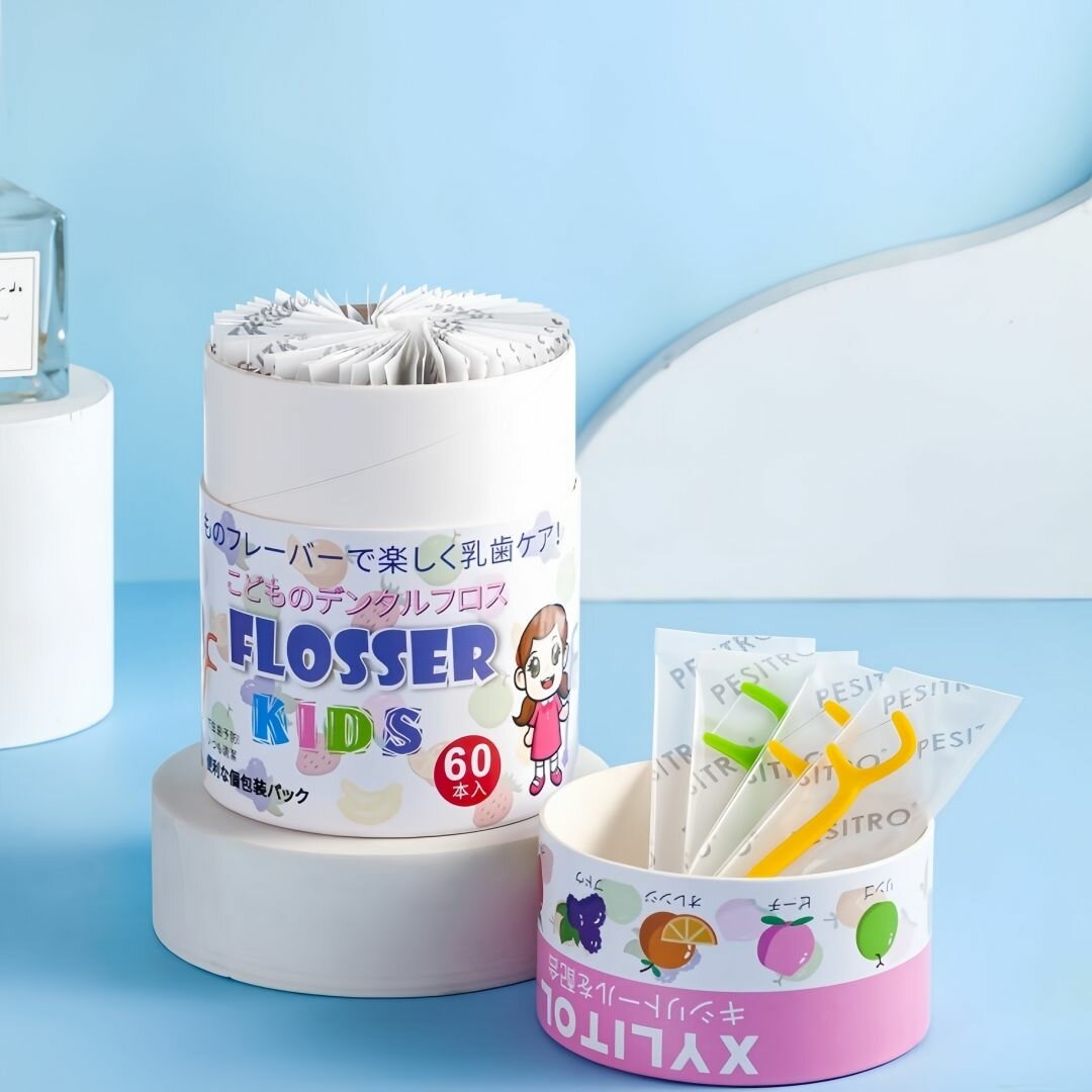 Детская зубная нить с ксилитом для бережного ухода за зубами и деснами. Сладкий вкус, безопасный для детей.60 шт.