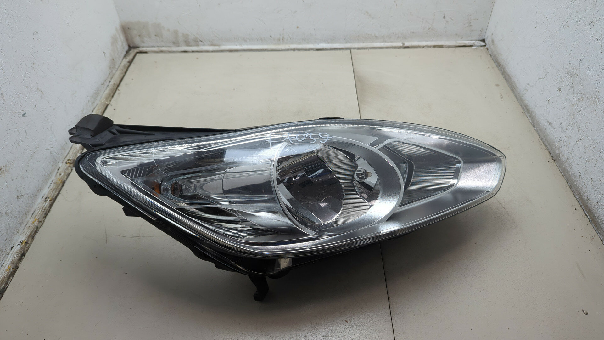 Фара (передняя) правая Ford C-Max Б/У