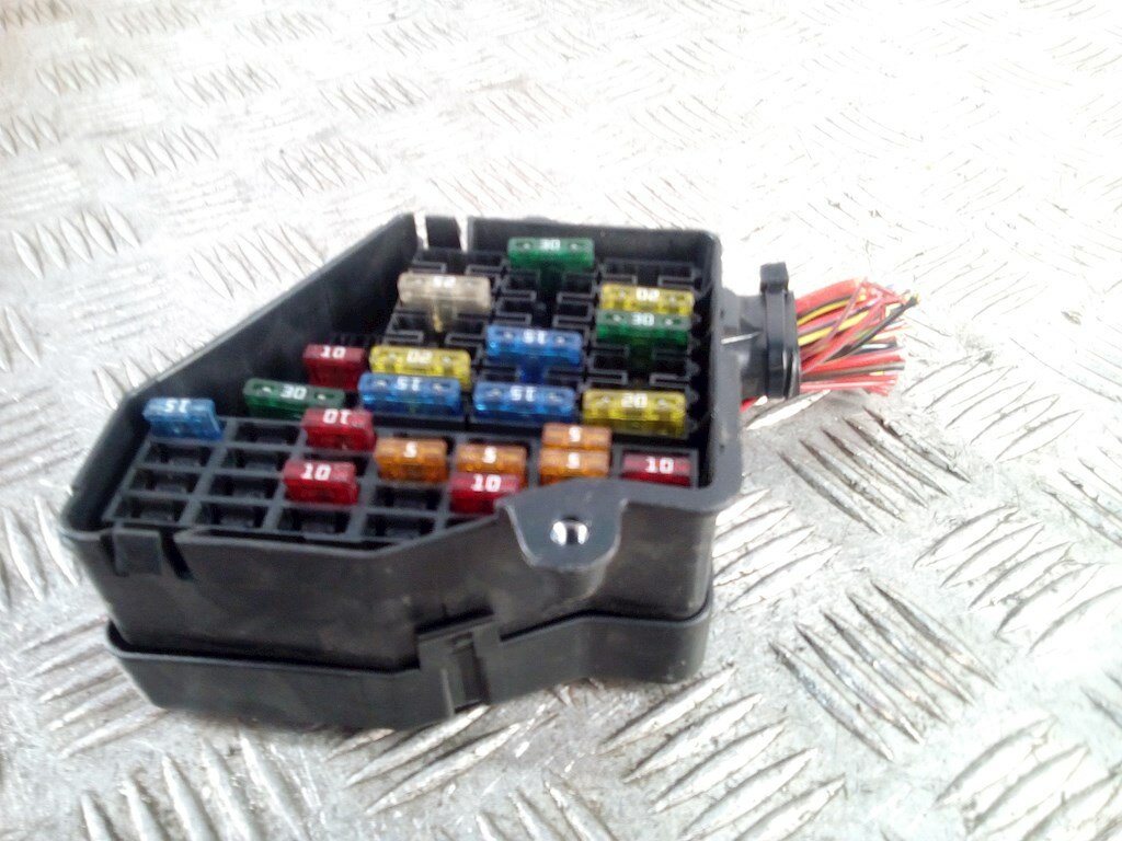 Блок предохранителей Audi A4 B6 8D1941824 арт. 502202