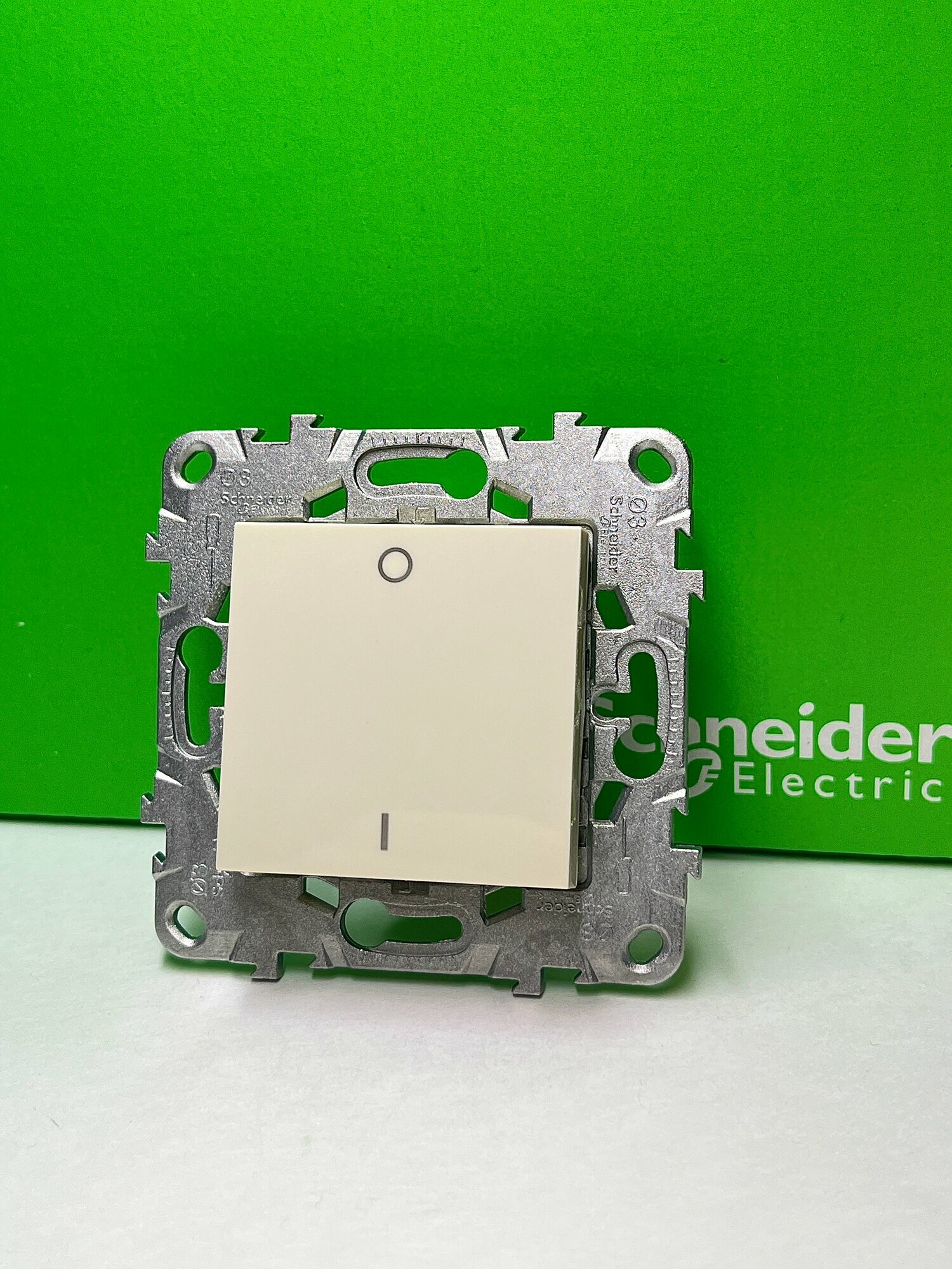 Schneider electric NU526244 UNICA NEW выключатель двухполюсный, 1-клавишный, сх. 2, 16 AX, 250 В, бежевый