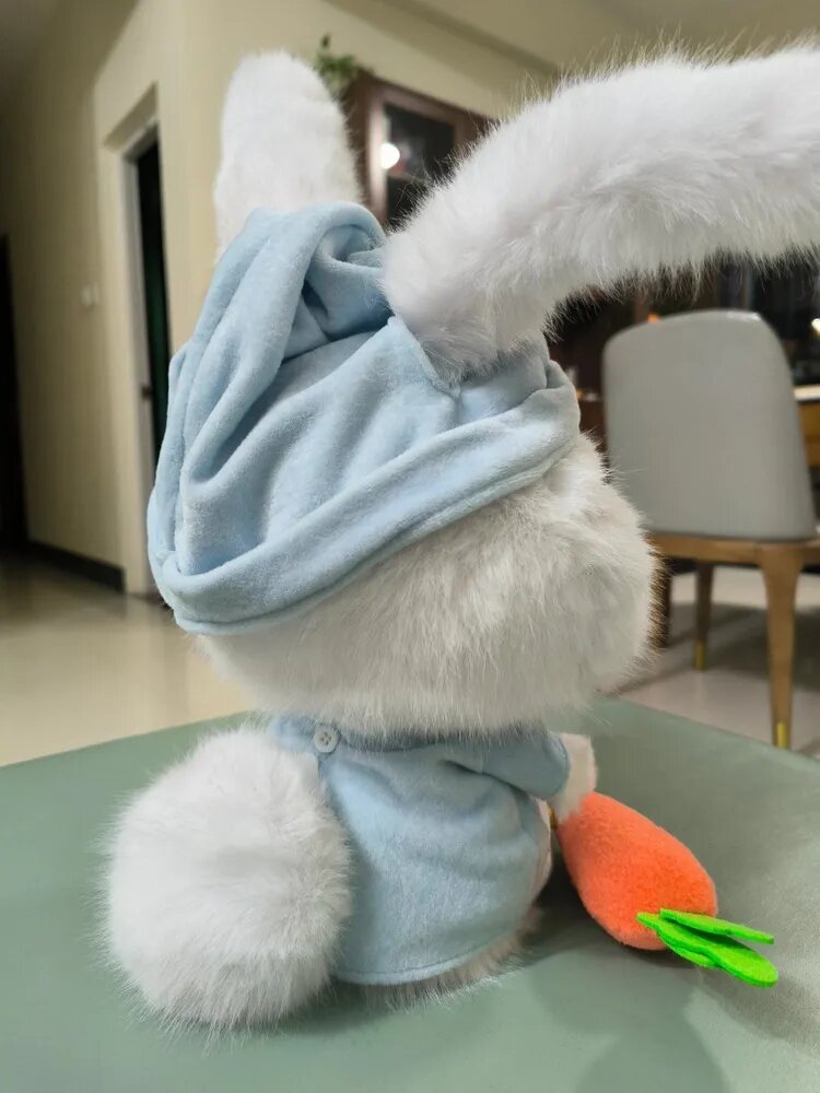 Мягкая игрушка Тайная жизнь домашних животных / The Secret Life of Pets - кролик Снежок в пижаме с морковкой 30 см — фото 1
